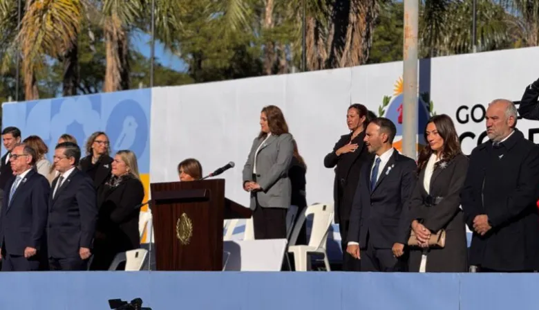 Valdés destacó los valores patrios durante la Promesa de Lealtad a la ...